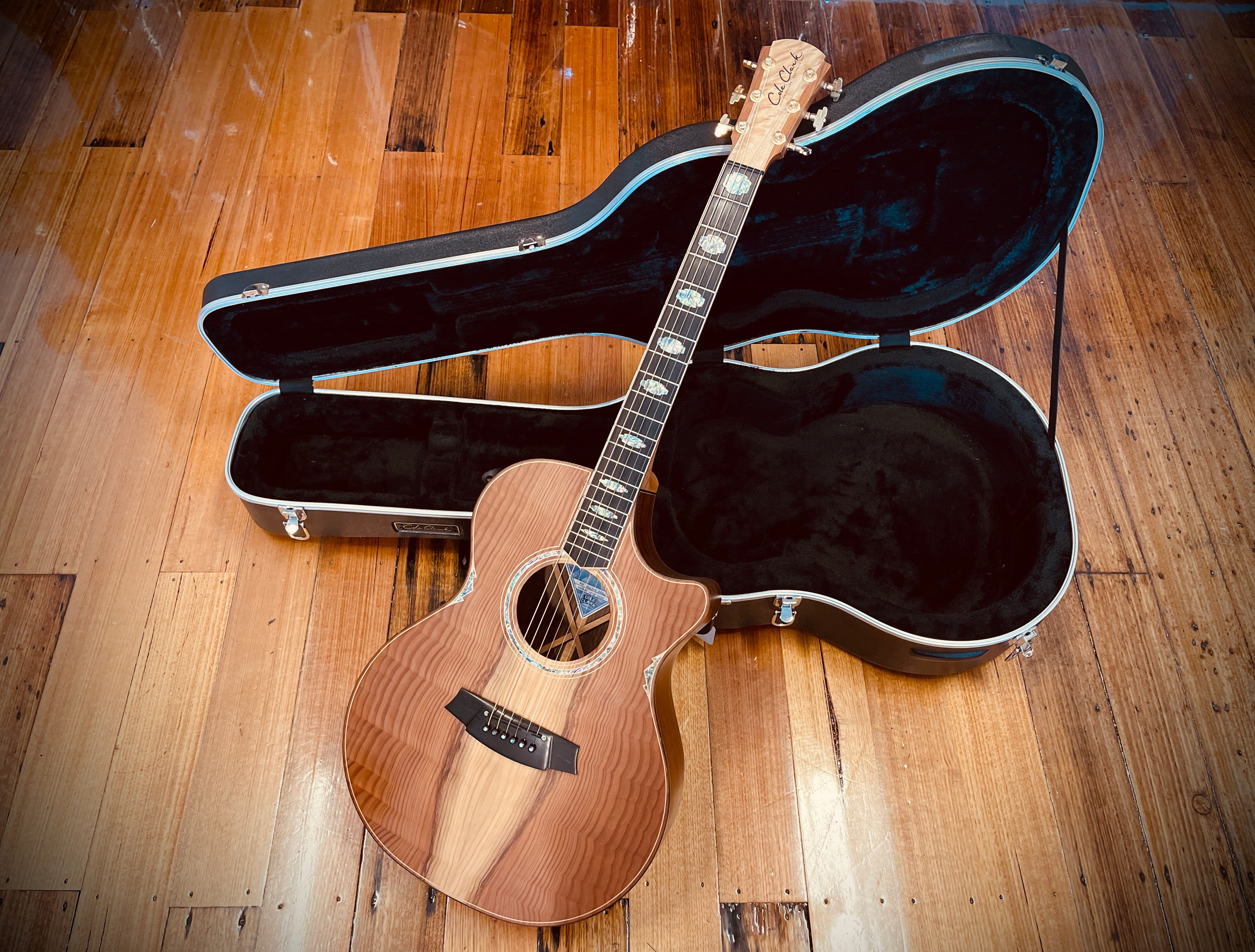 Cole Clark Angel AN3EC-RDRW – Classic Guitars and Amps