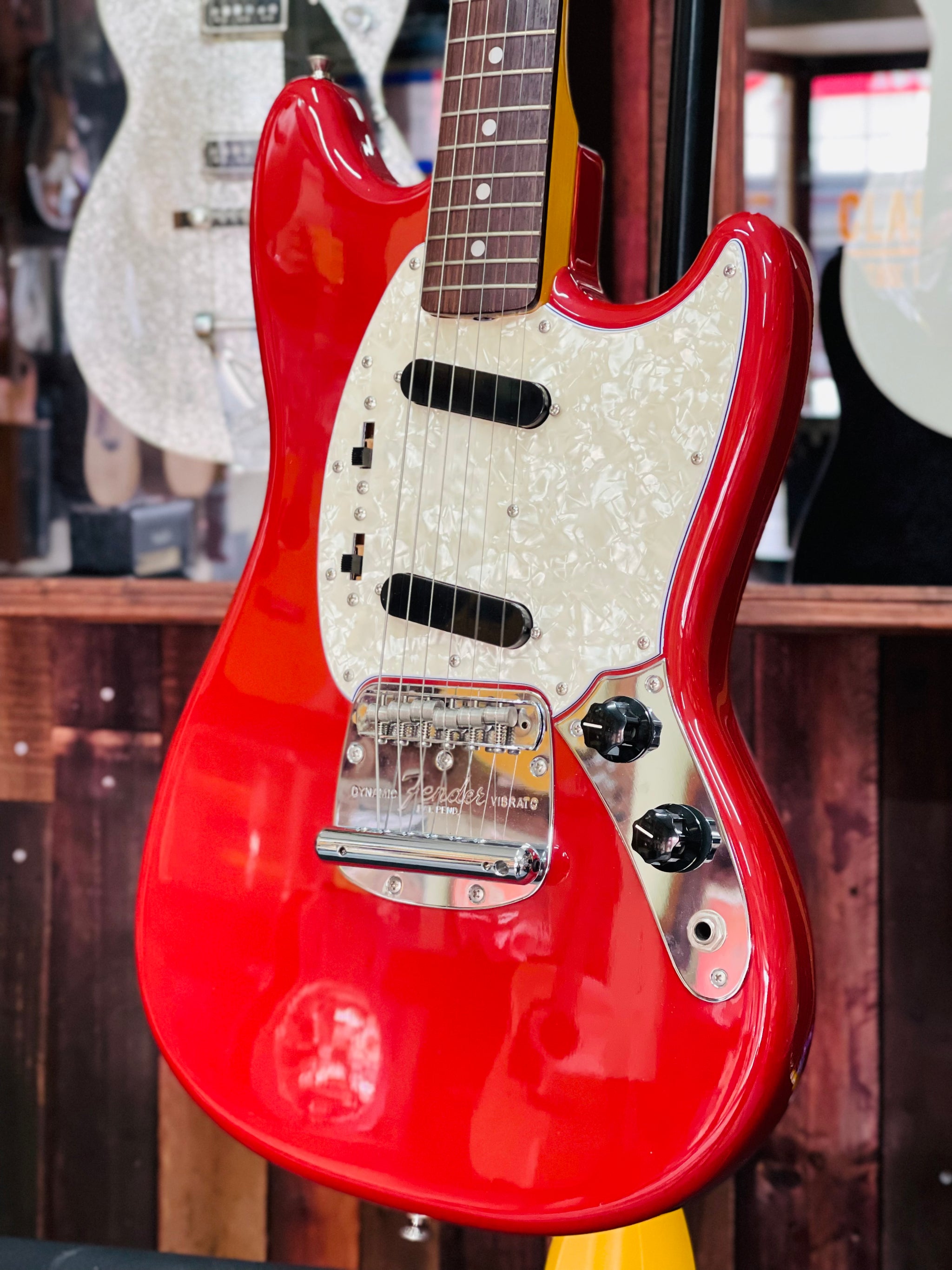 Fender mustang made in Japan – Classic Guitars and Amps