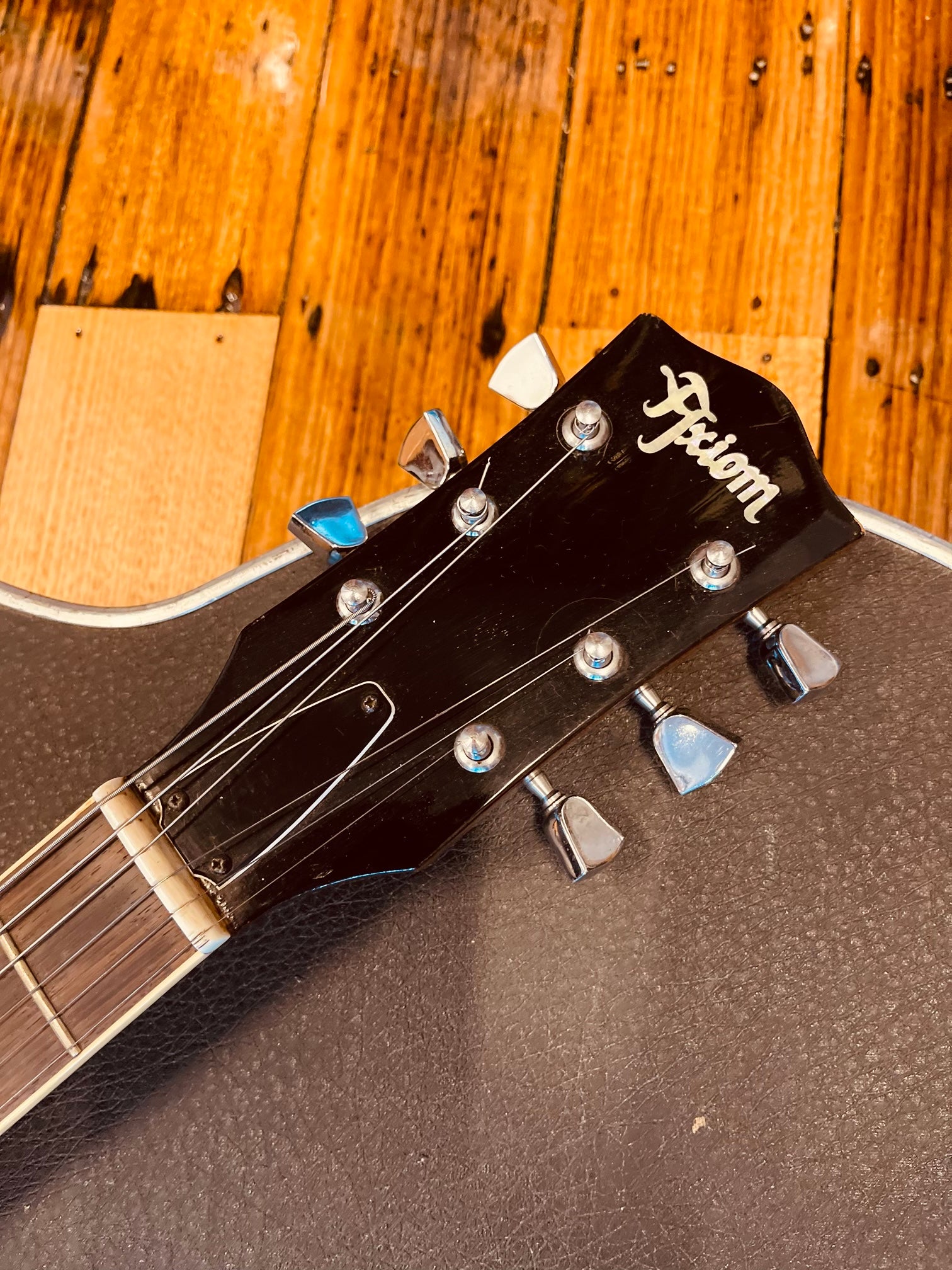 Axiom '70s LP – Classic Guitars and Amps