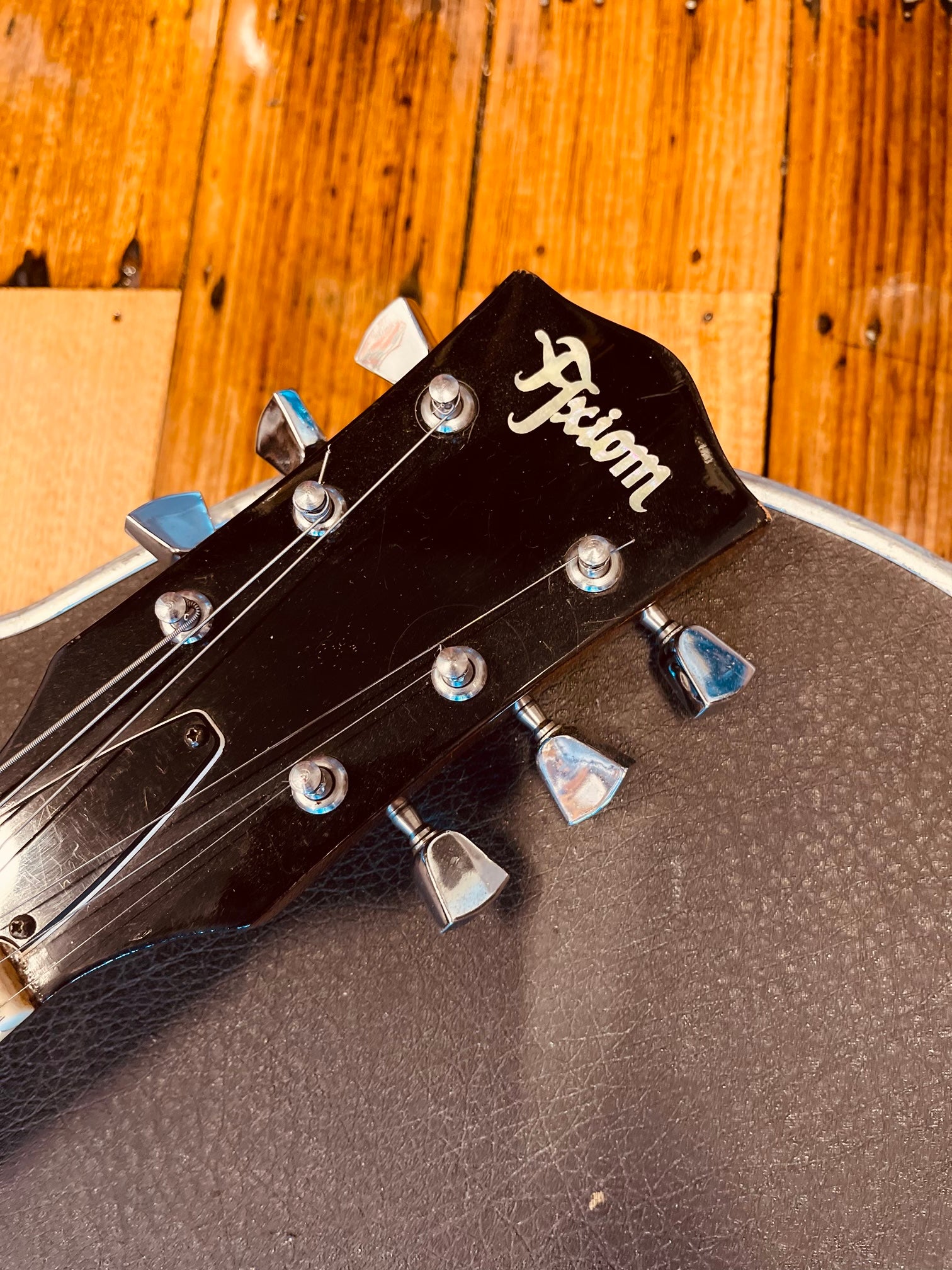 Axiom '70s LP – Classic Guitars and Amps