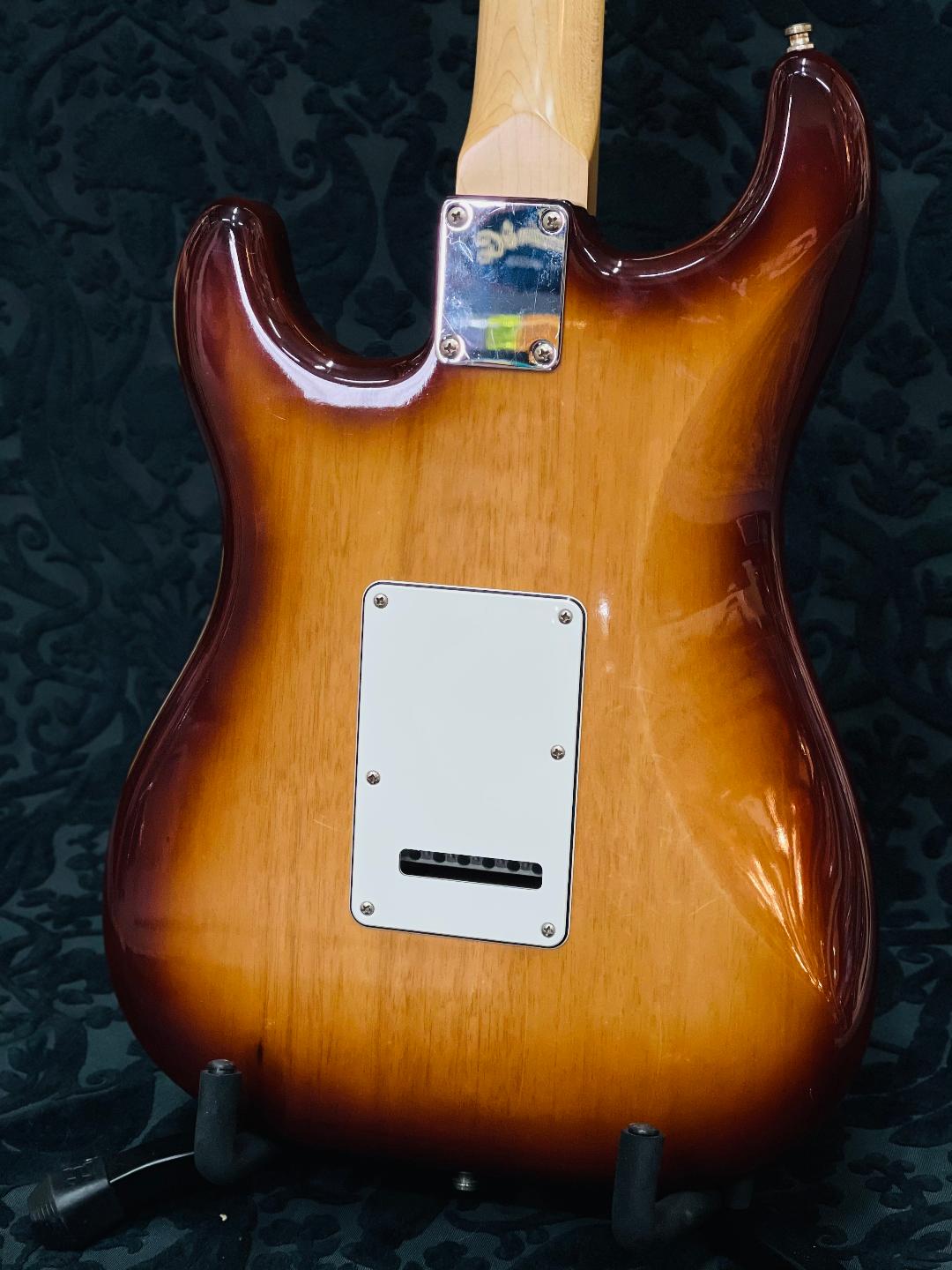 Cole Clark Defender – Classic Guitars and Amps