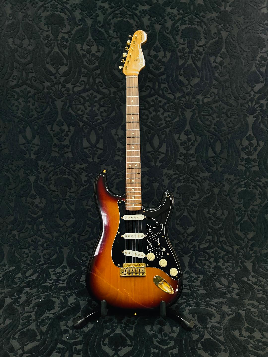 Fender Stratocaster SRV – Classic Guitars and Amps