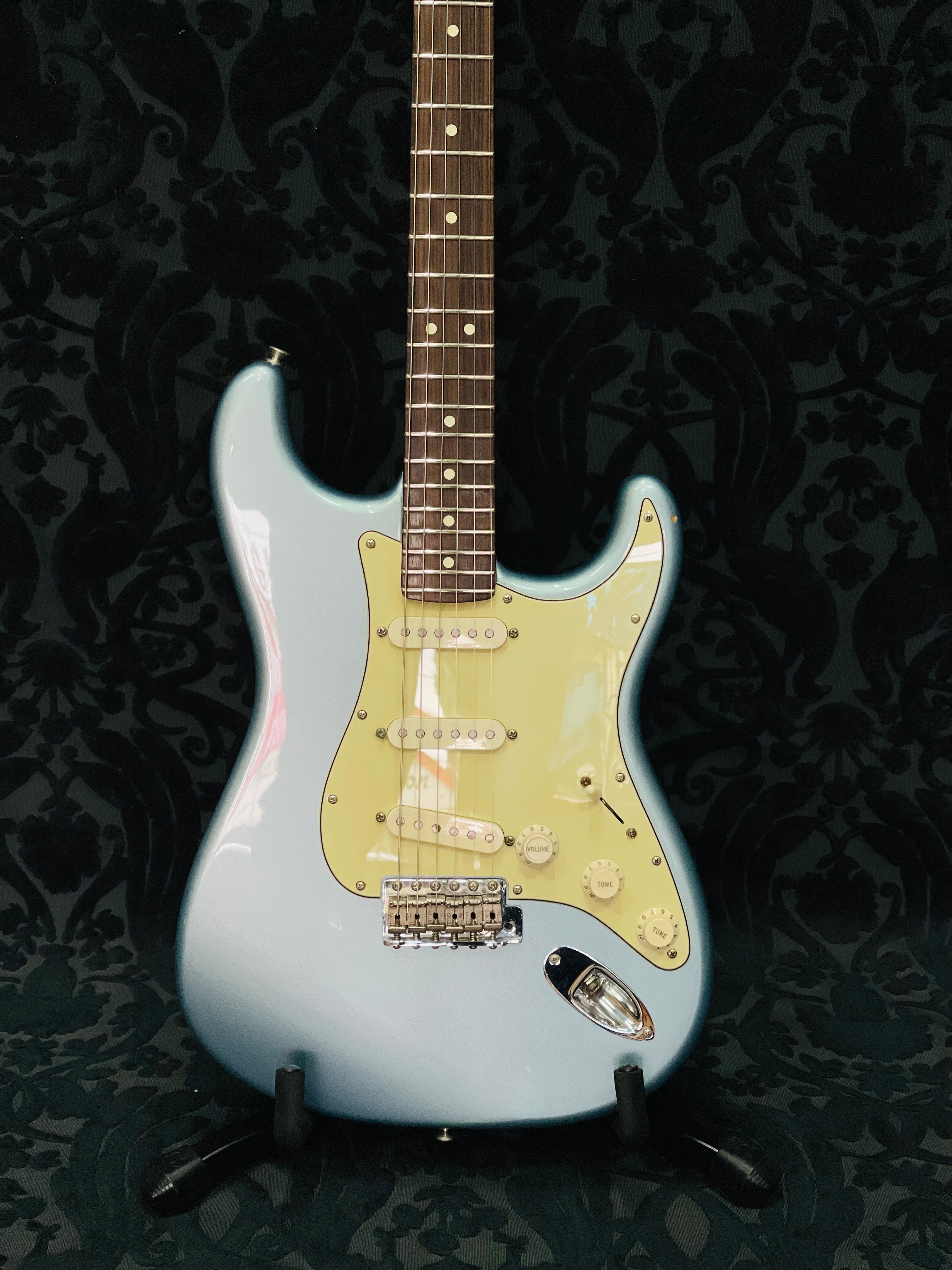 Fender Stratocaster 62 FSR Deluxe – Classic Guitars and Amps
