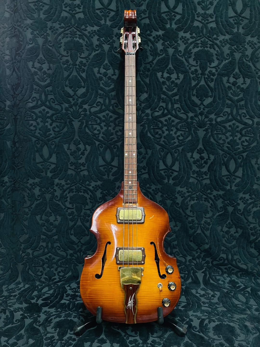 Maton Baroque Bass – Classic Guitars and Amps